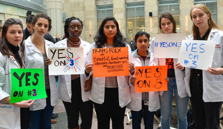HMS Students Rally against Discrimination | Harvard Medical School